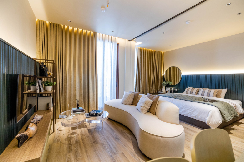 Luxury Sea View Unit Beachfront Jomtien in Arom Jomtien CORNER UNIT ...